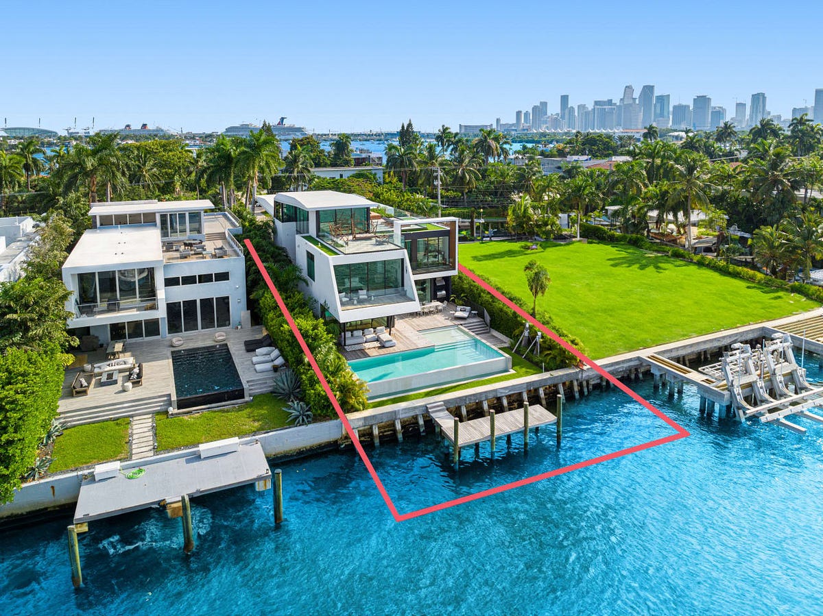 Live in Ultimate Luxury: Waterfront Homes with Luxe Living Realty | by ...