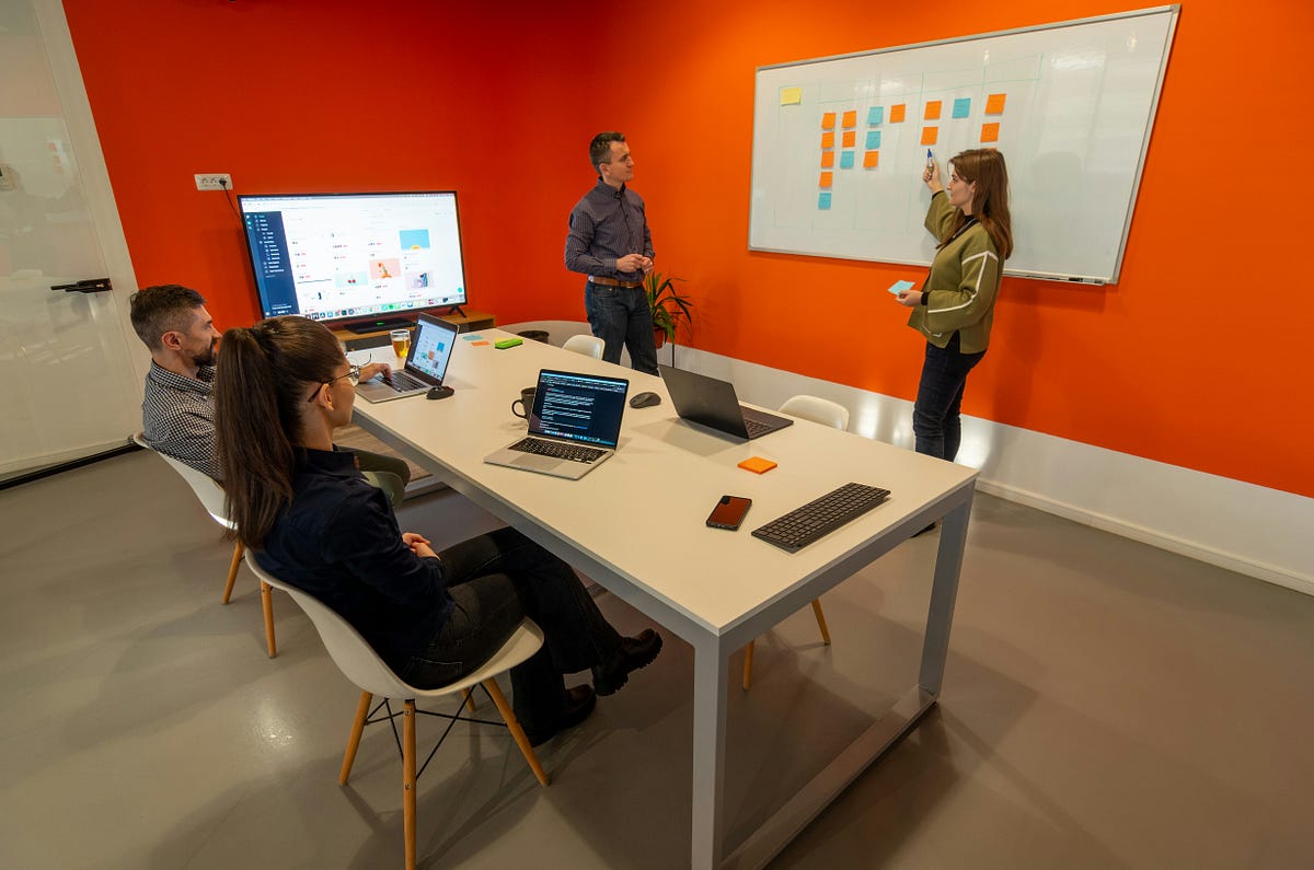 UX project life cycles — is linear or iterative better? | by Andrew ...