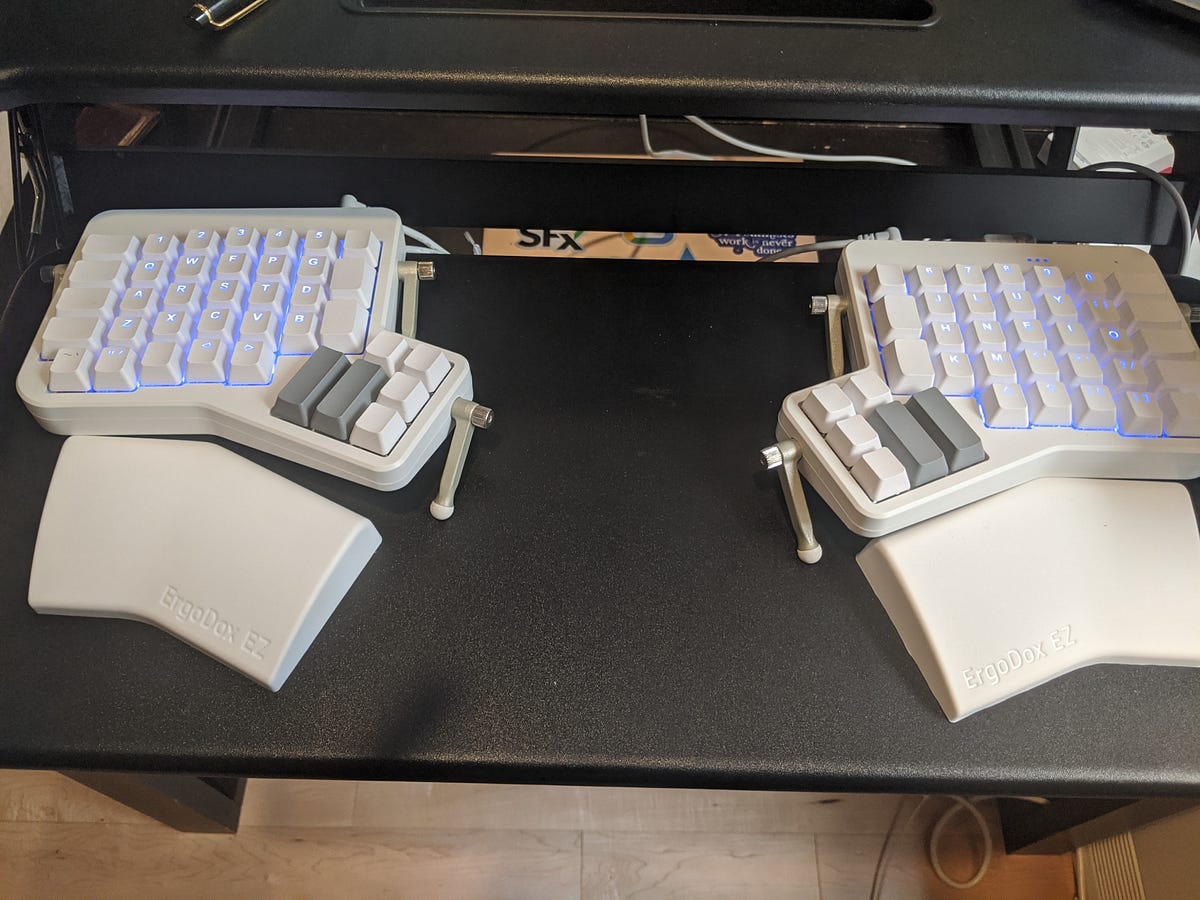 One month with the Ergodox EZ, the Colemak layout and learning keyboard ...
