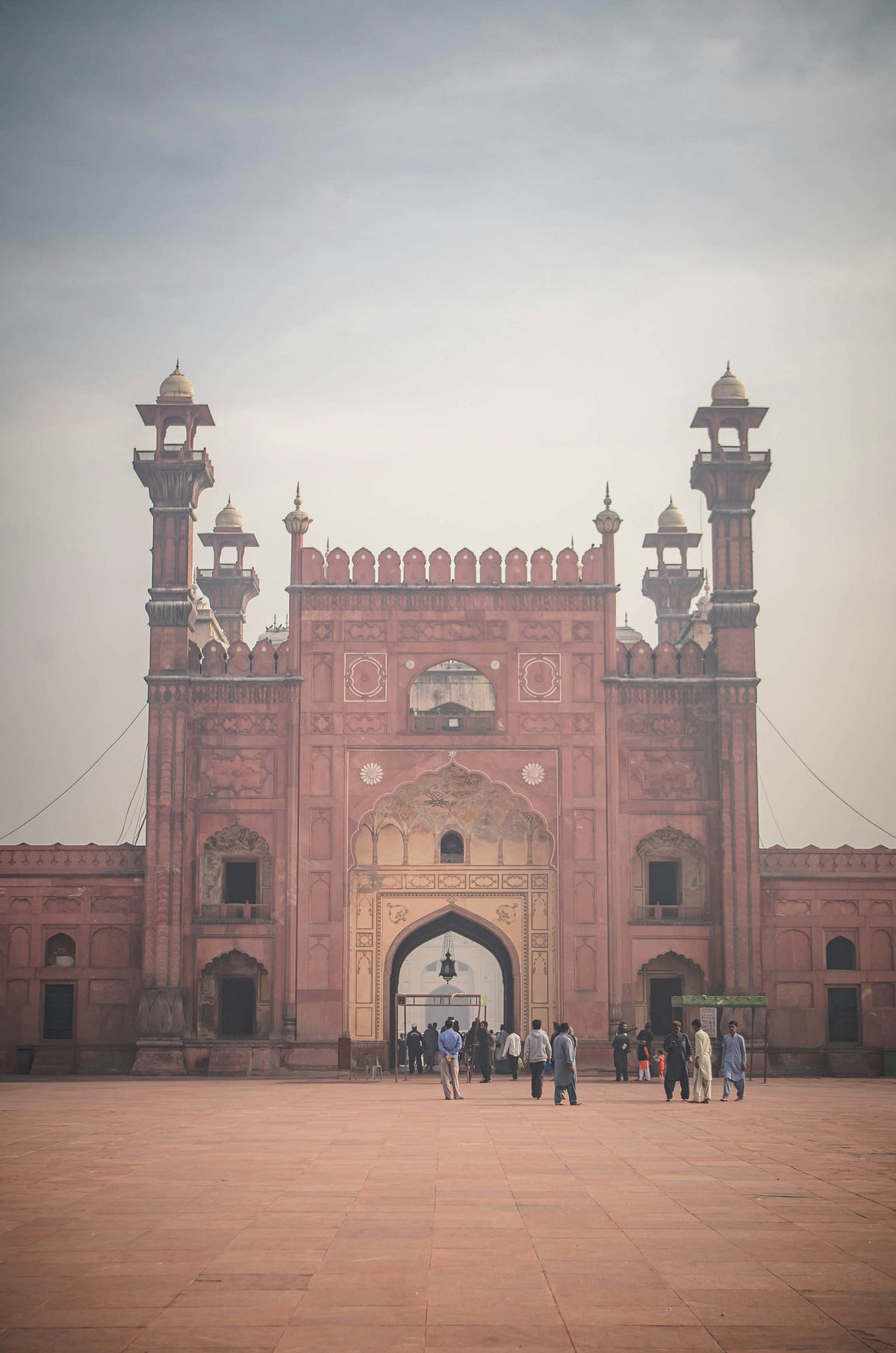 Badshahi Mosque: A Majestic Marvel of Mughal Architecture | by Safyan Ali | Medium