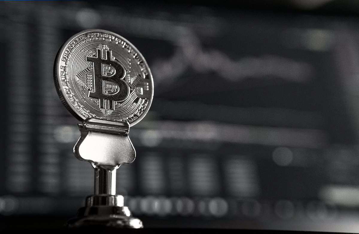 O que afinal é uma Blockchain ?. Uma breve introdução à tecnologia e ...