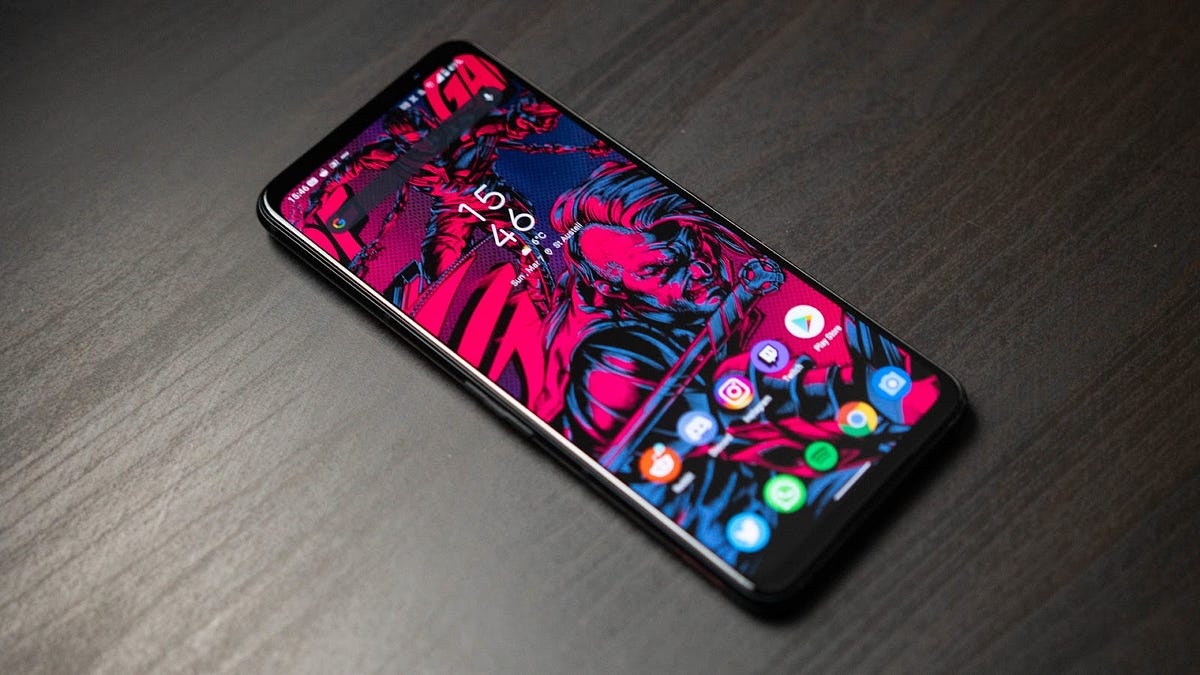 Smartphone Displays — What’s The Difference | by iShine Trade UK | Medium