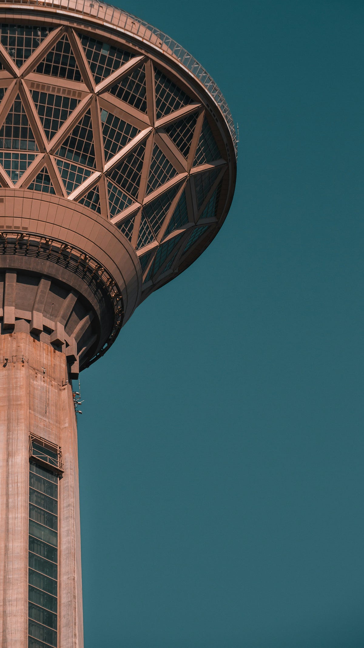 Best Lenses for Architectural Photography | by Sharon Advik | Medium