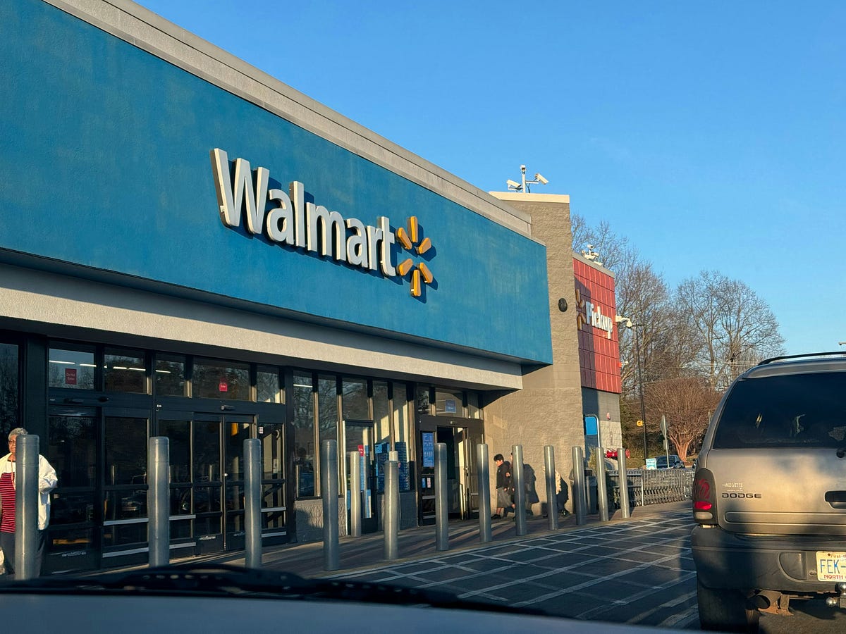 People of Walmart: Who Are They. Who does not like shopping at big box ...