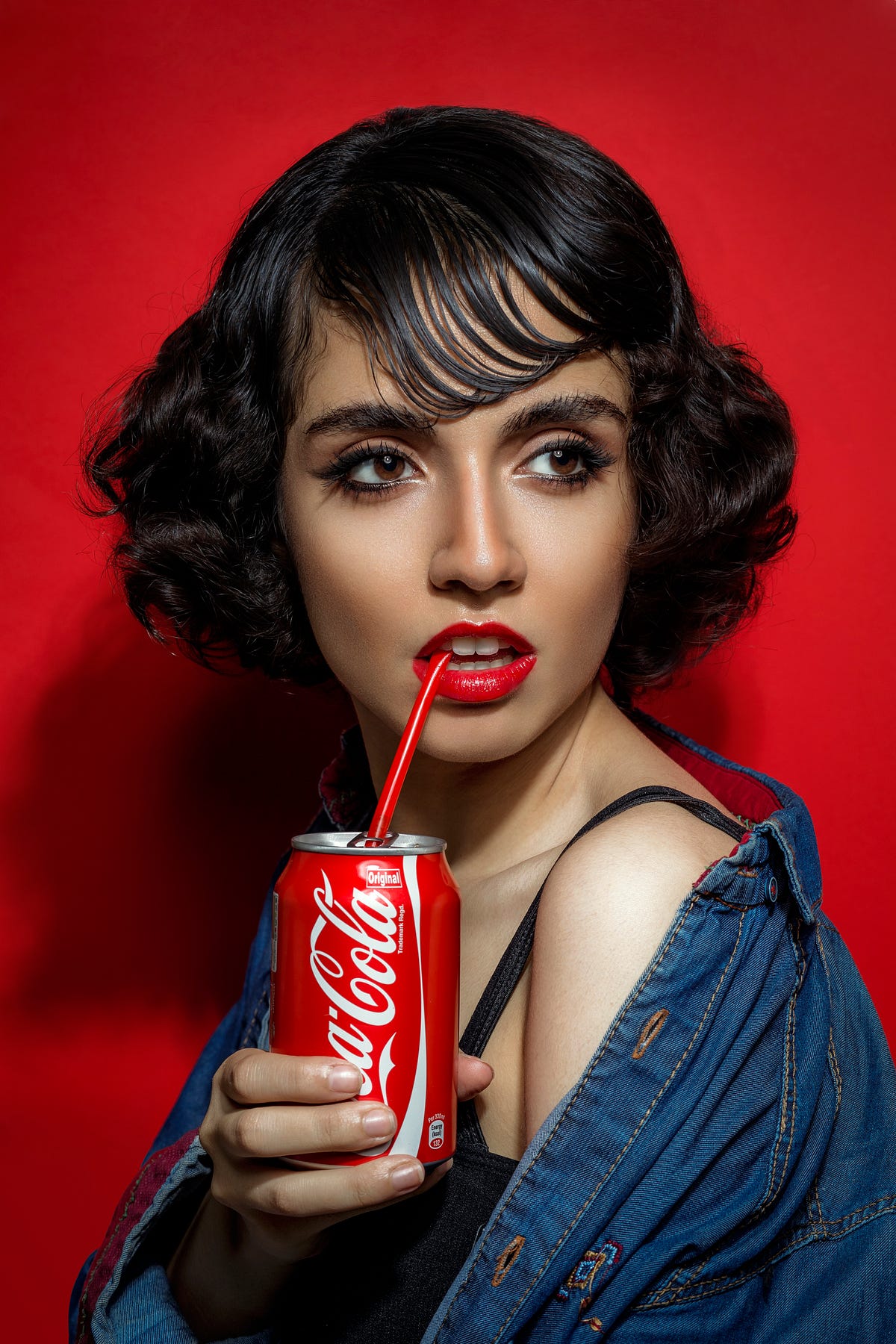 Simple Reason Why People Would Pay 50% Premium For One Bottle of Coke ...