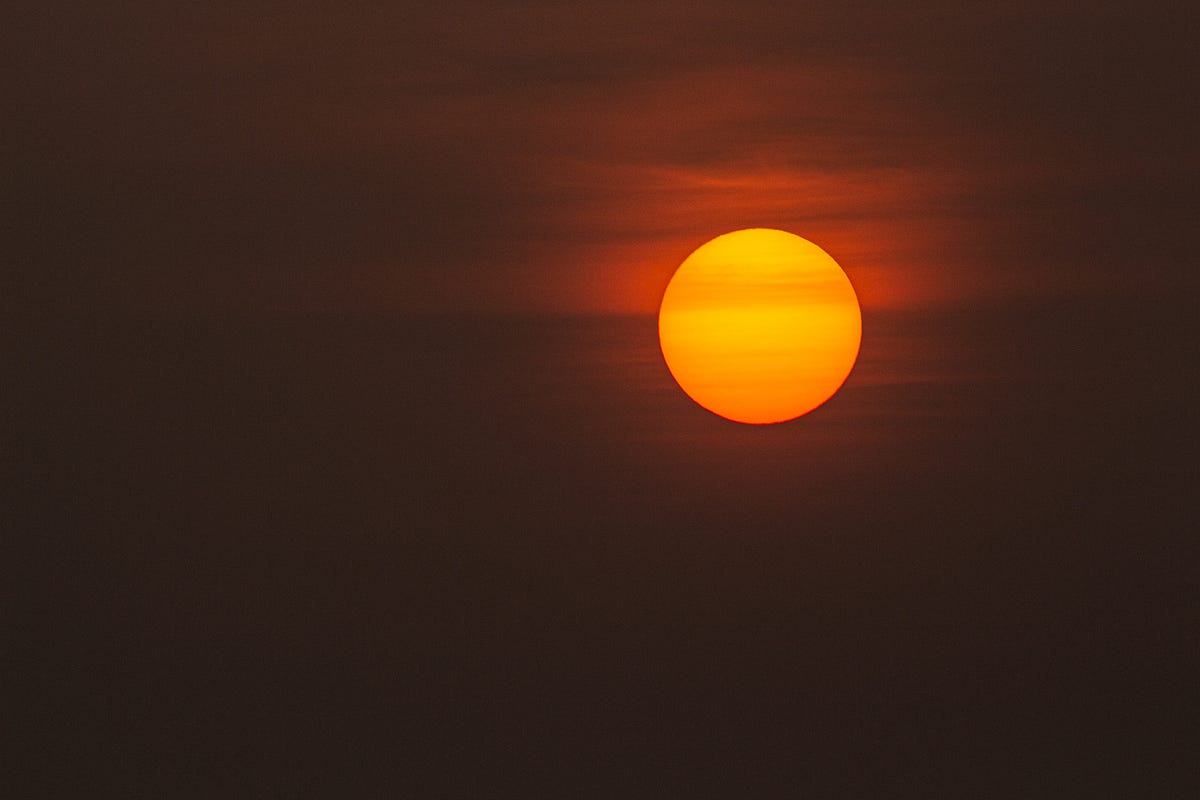En el centro del sol existe un ser | by M. Figuera | Vestigium | Medium