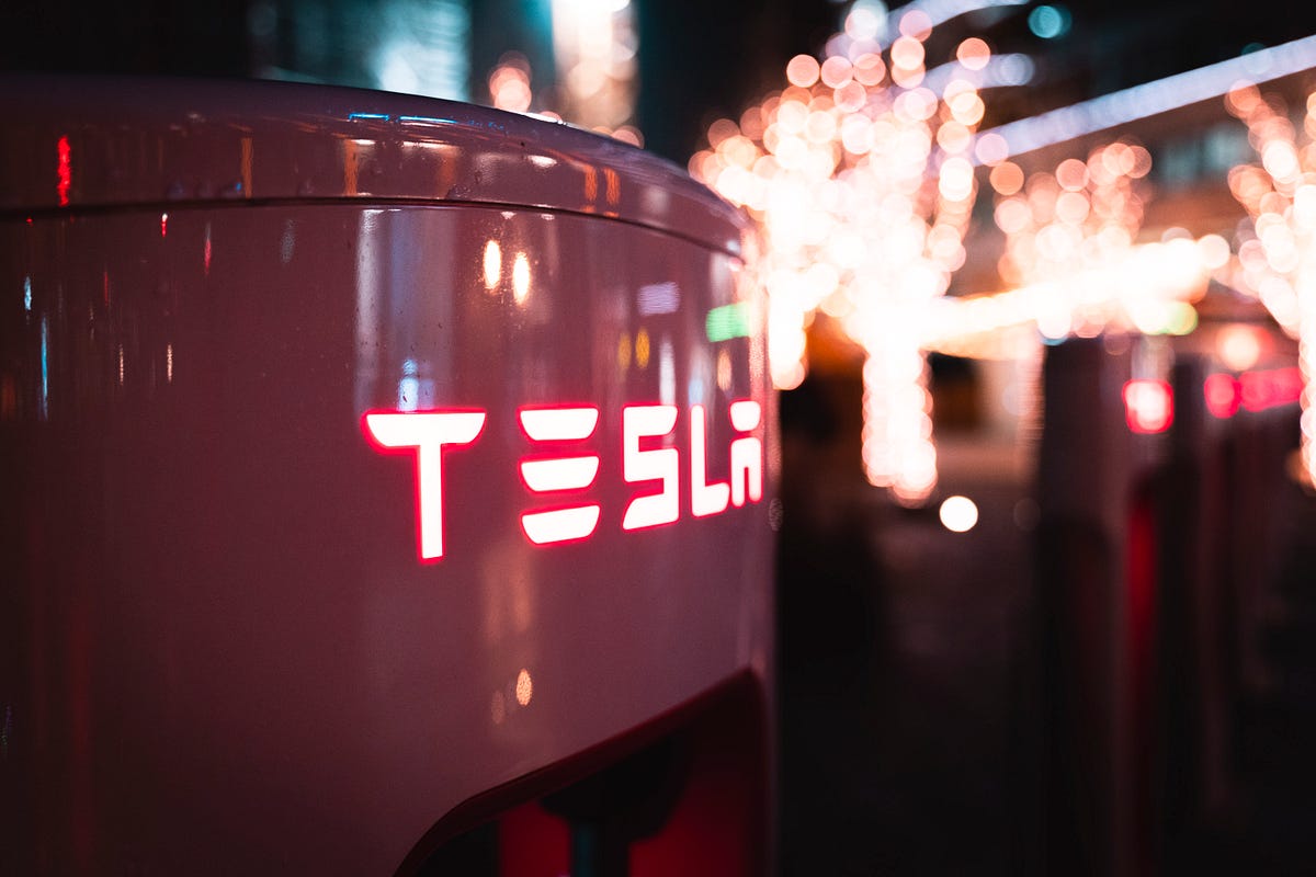 Tesla or Twitter, Elon Musk has to make a choice | by Jay Cooke | Medium