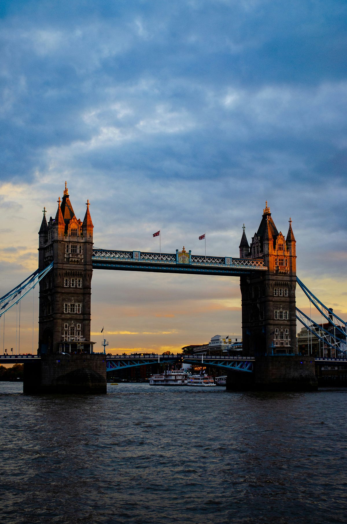 Day 5: “Exploring the Thames River” | by Umer Yaqoob | Jan, 2025 | Medium