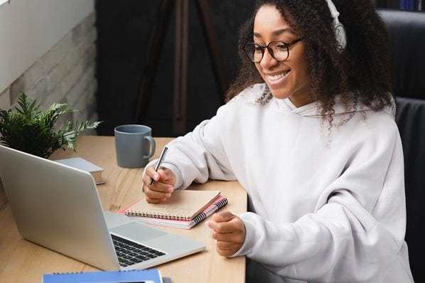 How to Use the Python Data Type Set | by SellingsVibe | Medium