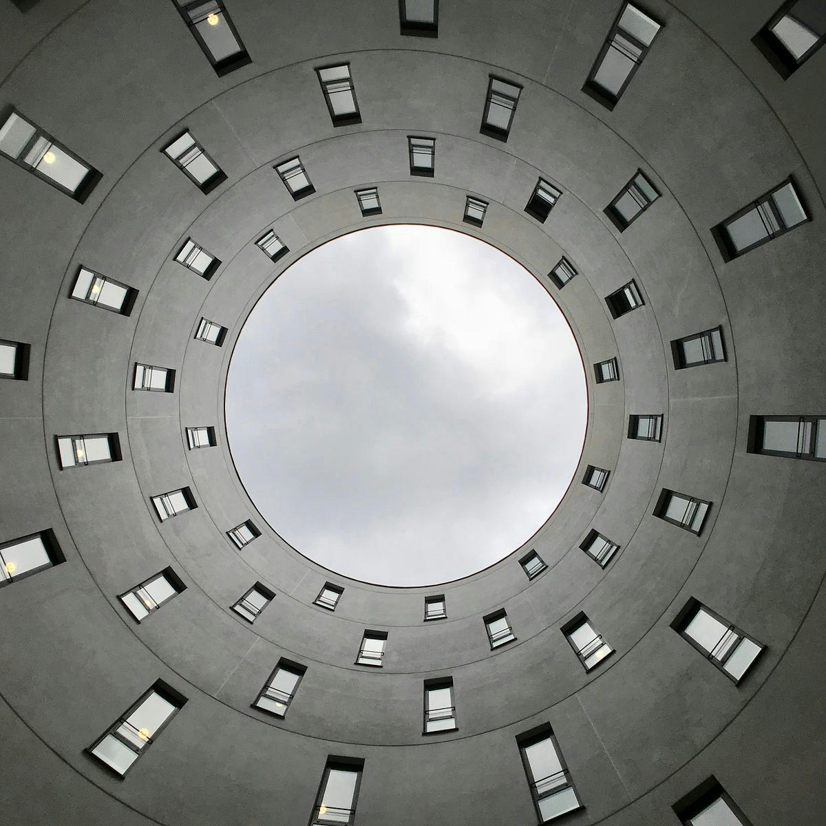 El futuro de la nube. Tomando la temperatura de la… | by Emily Chan | Future Nexus | Feb, 2025 ...