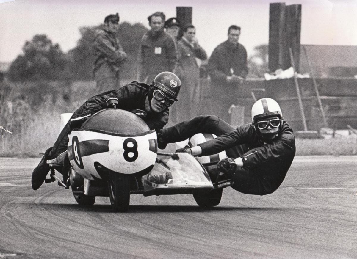 Sidecar Pattern: Python e C# no mesmo quadrado com gRPC | by Cassio R ...