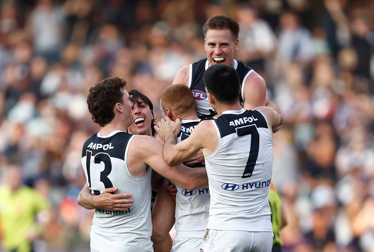Carlton vs Fremantle, Umpire dissent, Jordan Clark, Justin Longmuir, Matthew Cottrell, Gather ...