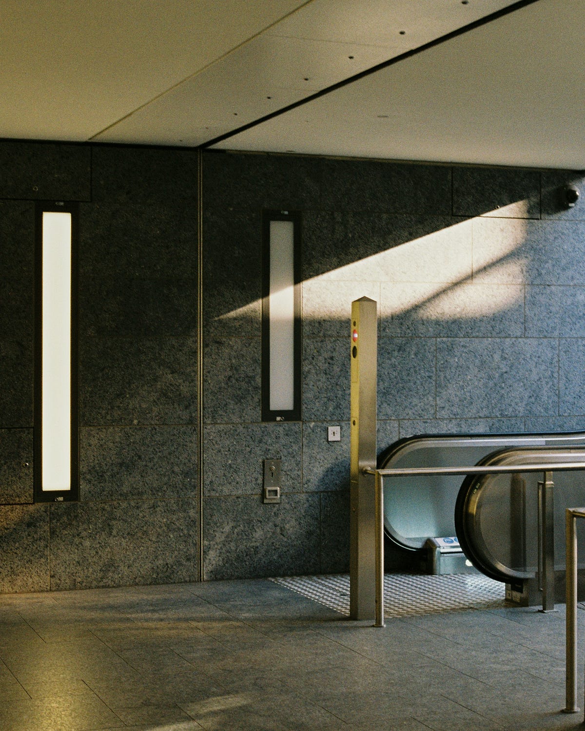 Kamis Sore. - Hera Hafianti - Medium