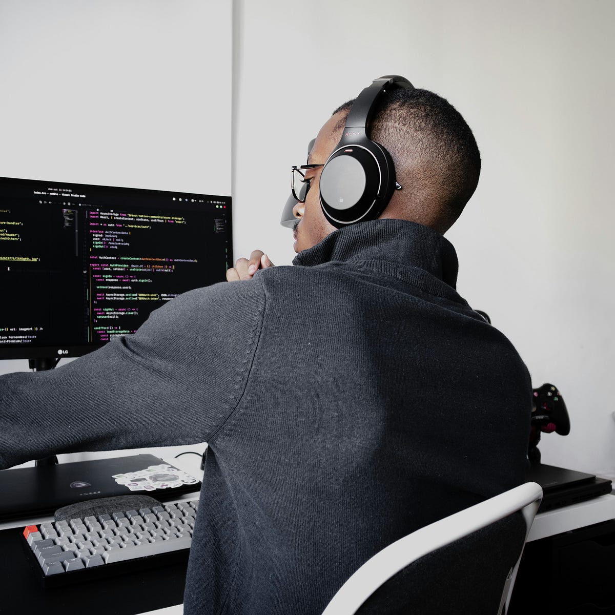 It’s 2025, Please Stop Using var in JavaScript: Here’s Why and What to ...