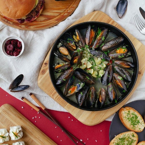STEAMED MUSSELS WITH GARLIC AND PARSLEY - yumika_sakuchi - Medium