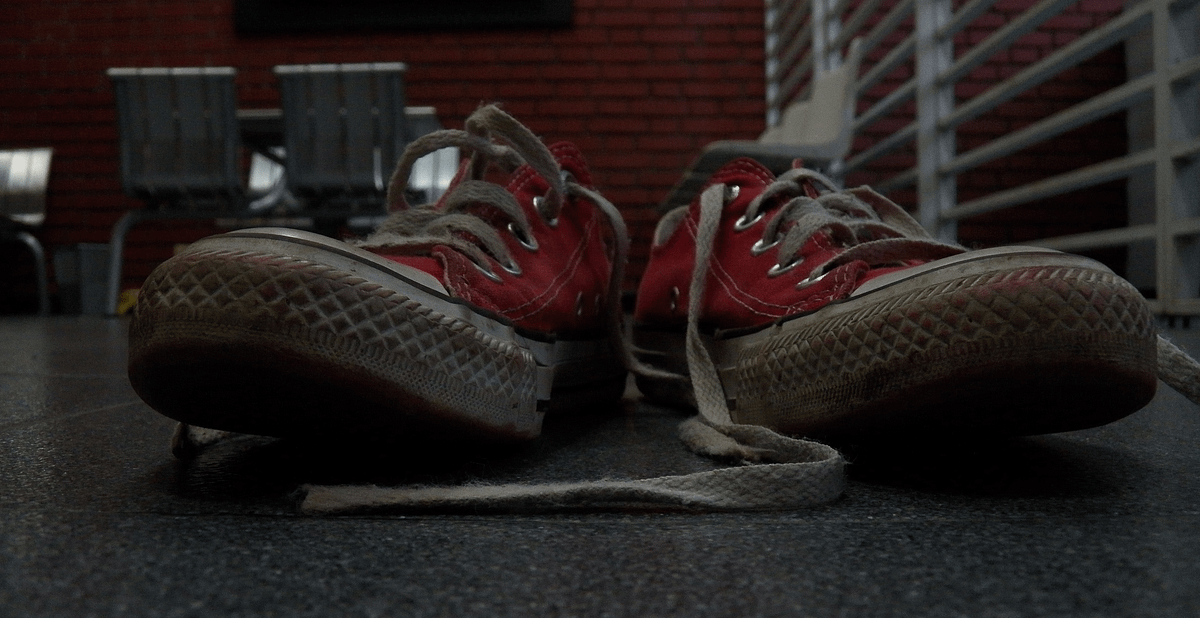 Converse. Gif con efecto 3D, logrado con la toma… | by Maria Victoria ...