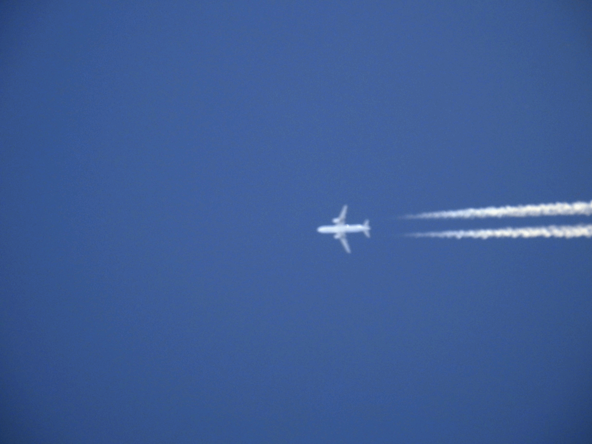 UFO That Passed Through Plane’s Contrail, | by Johnmooner-chief | Medium