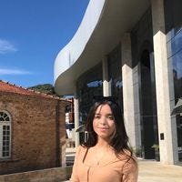 Luana Carvalho – Medium