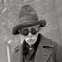 Humphrey Ch Earwicker – Medium