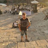 Alex Kyriacou – Medium