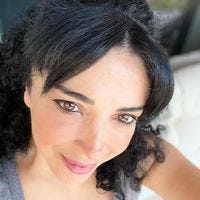 Emine Akan – Medium