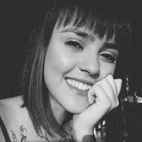 Júlia Ferraz – Medium