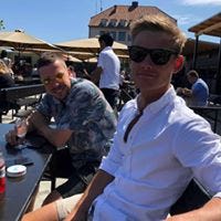 Victor Carl Henriksen – Medium