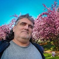 Tom Dowling – Medium