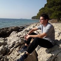 Komar – Medium