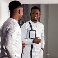 Uduak E Bobweezy – Medium