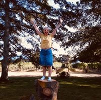 Maria Lindsay – Medium