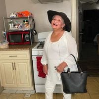 Olivia Navarro – Medium