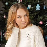 Lena Hill – Medium