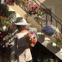 Elizabeth S L Holstein – Medium