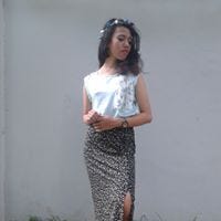 Yani Srikandi – Medium