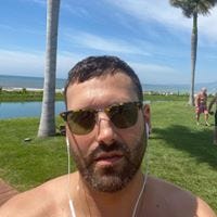 Max Ulis – Medium
