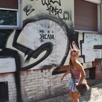 Jessica Houdek – Medium