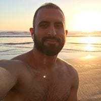 Hossein Nazari – Medium