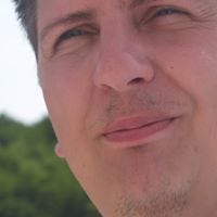 Adam Plucinski – Medium