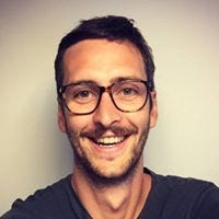 Simon du Baron – Medium