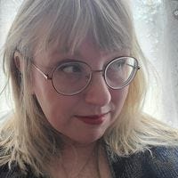 Cat Russell – Medium