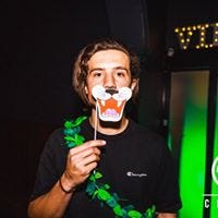 Riley Chester – Medium