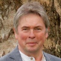 Tom Evans – Medium