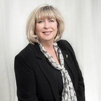 Linda Strong Gallant – Medium