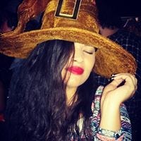 Monique Gomes – Medium