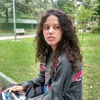 Júlia Lopes – Medium