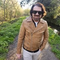 Steve Skull Ward – Medium