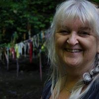 Jacqui Davies – Medium