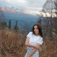 Yana Ostanina – Medium