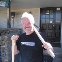 Tim Hanna – Medium